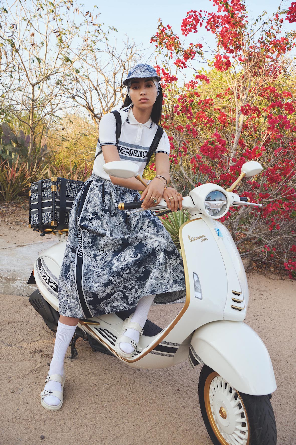Vespa 946 Christian Dior, le scooter de la Dolce Vita - VieDeLuxe.fr