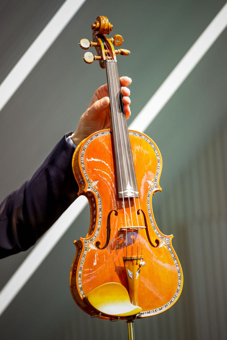 Le premier violon réalisé en osmium devient le plus cher au monde ...